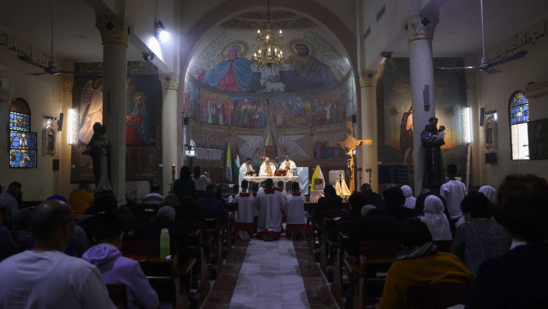 Motivarea Israelului pentru atacul asupra singurei biserici catolice din Gaza, unde se refugiau ...